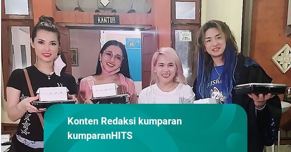 Ada di Indonesia, Miyabi Bahagia Bisa Bersedekah | kumparan.com